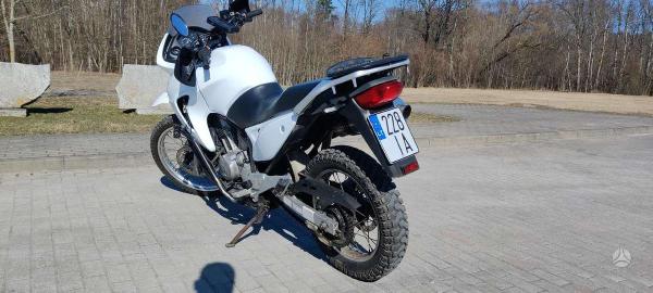 White Honda XL 2002 in Taurage, with an engine capacity of 0.65 L and mileage of 61 thousand km for 1900 €, photo 7 on AUTOMOTO.COM.LV