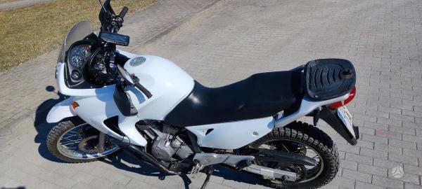 White Honda XL 2002 in Taurage, with an engine capacity of 0.65 L and mileage of 61 thousand km for 1900 €, photo 9 on AUTOMOTO.COM.LV