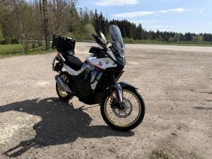 White Honda XL 2023 in Siauliai, with an engine capacity of 0.75 L and mileage of 24 thousand km for 9000 €, photo  on AUTOMOTO.COM.LV