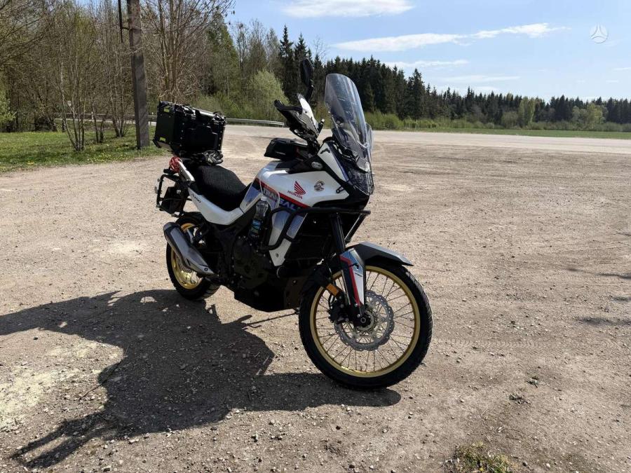 White Honda XL 2023 in Siauliai, with an engine capacity of 0.75 L and mileage of 24 thousand km for 9000 €, photo 1 on AUTOMOTO.COM.LV