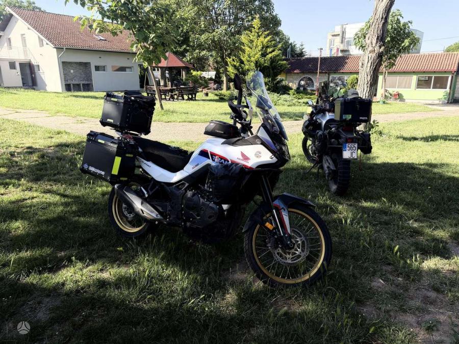 White Honda XL 2023 in Siauliai, with an engine capacity of 0.75 L and mileage of 24 thousand km for 9000 €, photo 3 on AUTOMOTO.COM.LV