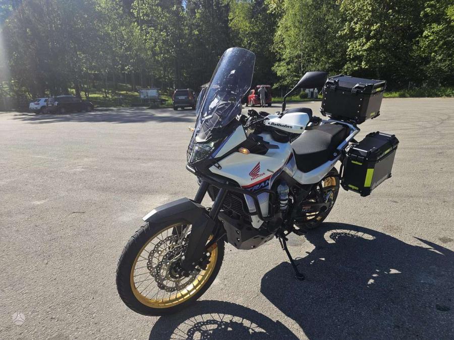 White Honda XL 2023 in Siauliai, with an engine capacity of 0.75 L and mileage of 24 thousand km for 9000 €, photo 10 on AUTOMOTO.COM.LV