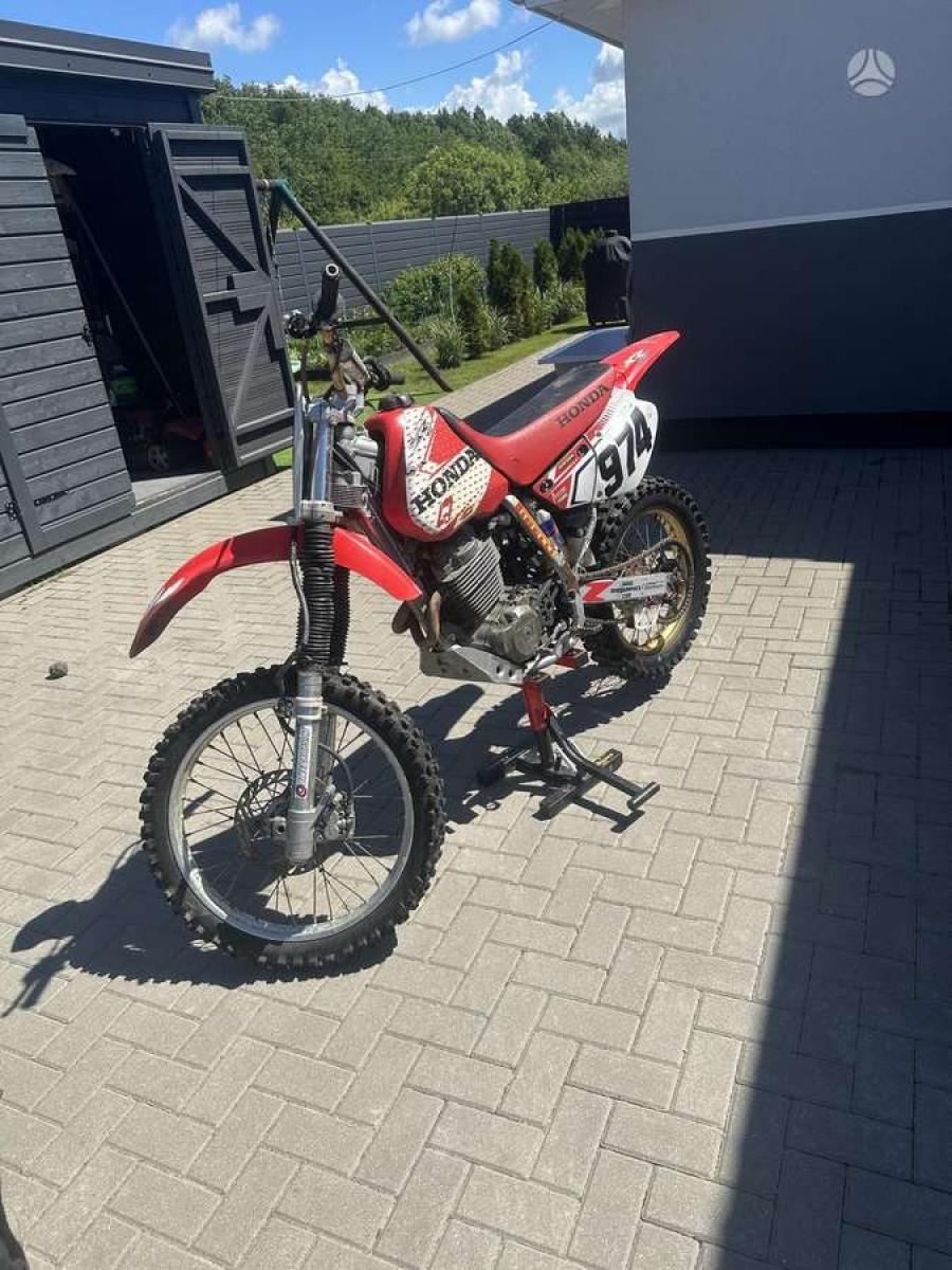 Honda XR 2003 in Kretinga, with an engine capacity of 0.40 L and mileage of 111 thousand km for 2200 €, photo 4 on AUTOMOTO.COM.LV