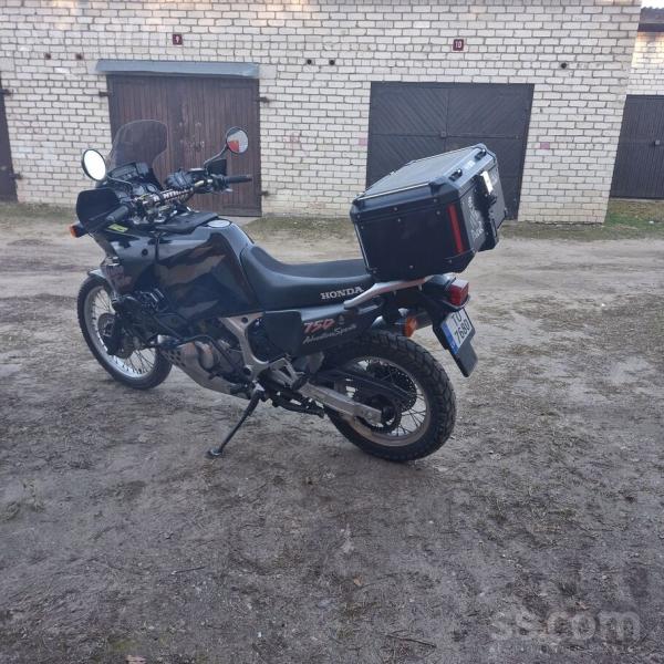 Honda XRV 750 1998 in Jelgava, with an engine capacity of 0.75 L and mileage of 0 thousand km for 5200 €, photo 2 on AUTOMOTO.COM.LV