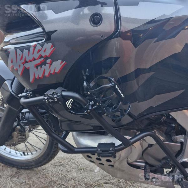 Honda XRV 750 1998 in Jelgava, with an engine capacity of 0.75 L and mileage of 0 thousand km for 5200 €, photo 4 on AUTOMOTO.COM.LV