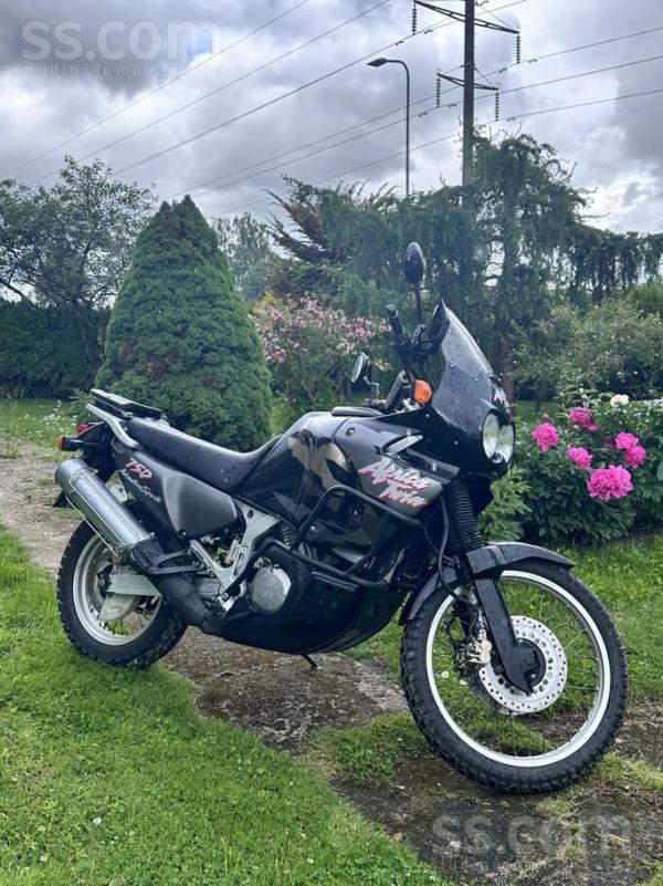 Хонда XRV 750 1999 в Огре, объемом двигателя 0.75 л и пробегом 0 тыс. км за 4770 €, фото 1 на AUTOMOTO.COM.LV