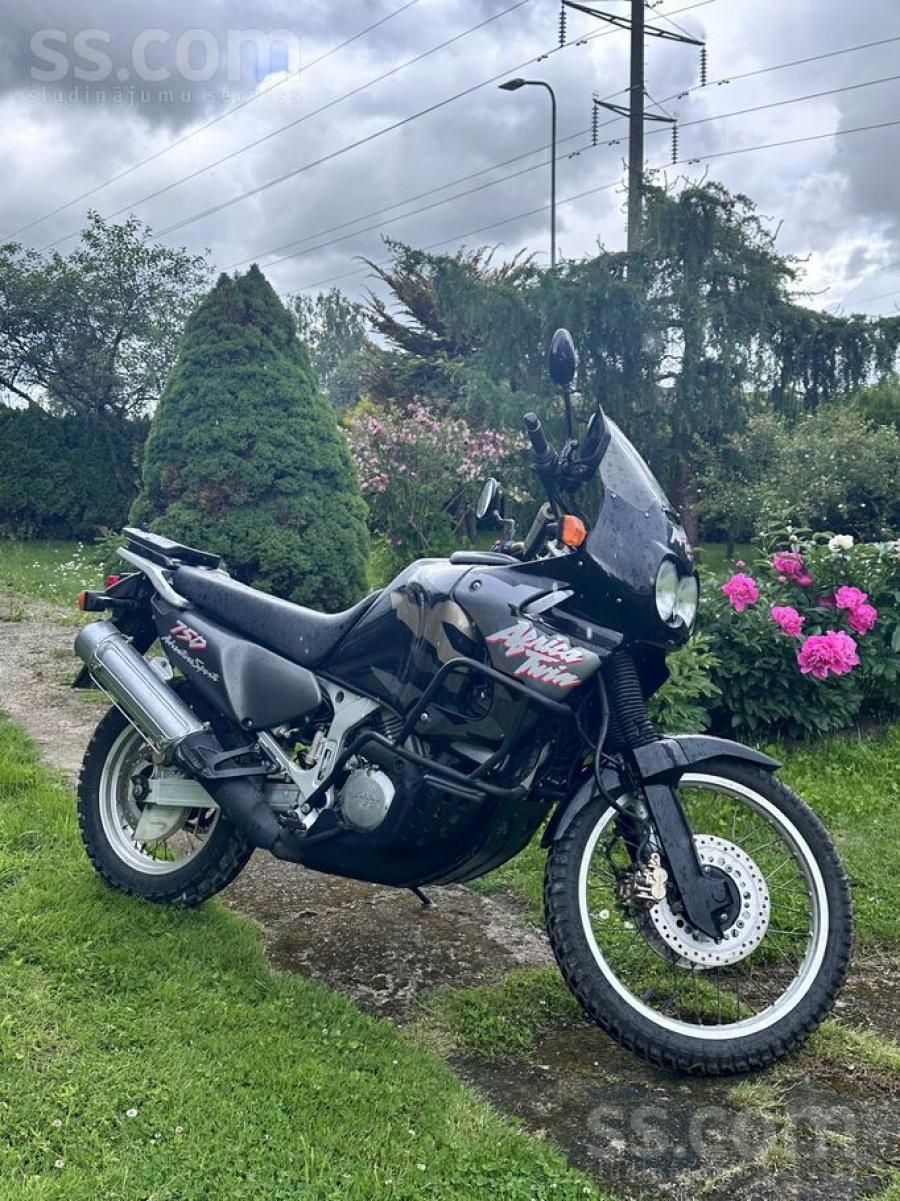 Honda XRV 750 1999 in Ogre, with an engine capacity of 0.75 L and mileage of 0 thousand km for 4500 €, photo 1 on AUTOMOTO.COM.LV