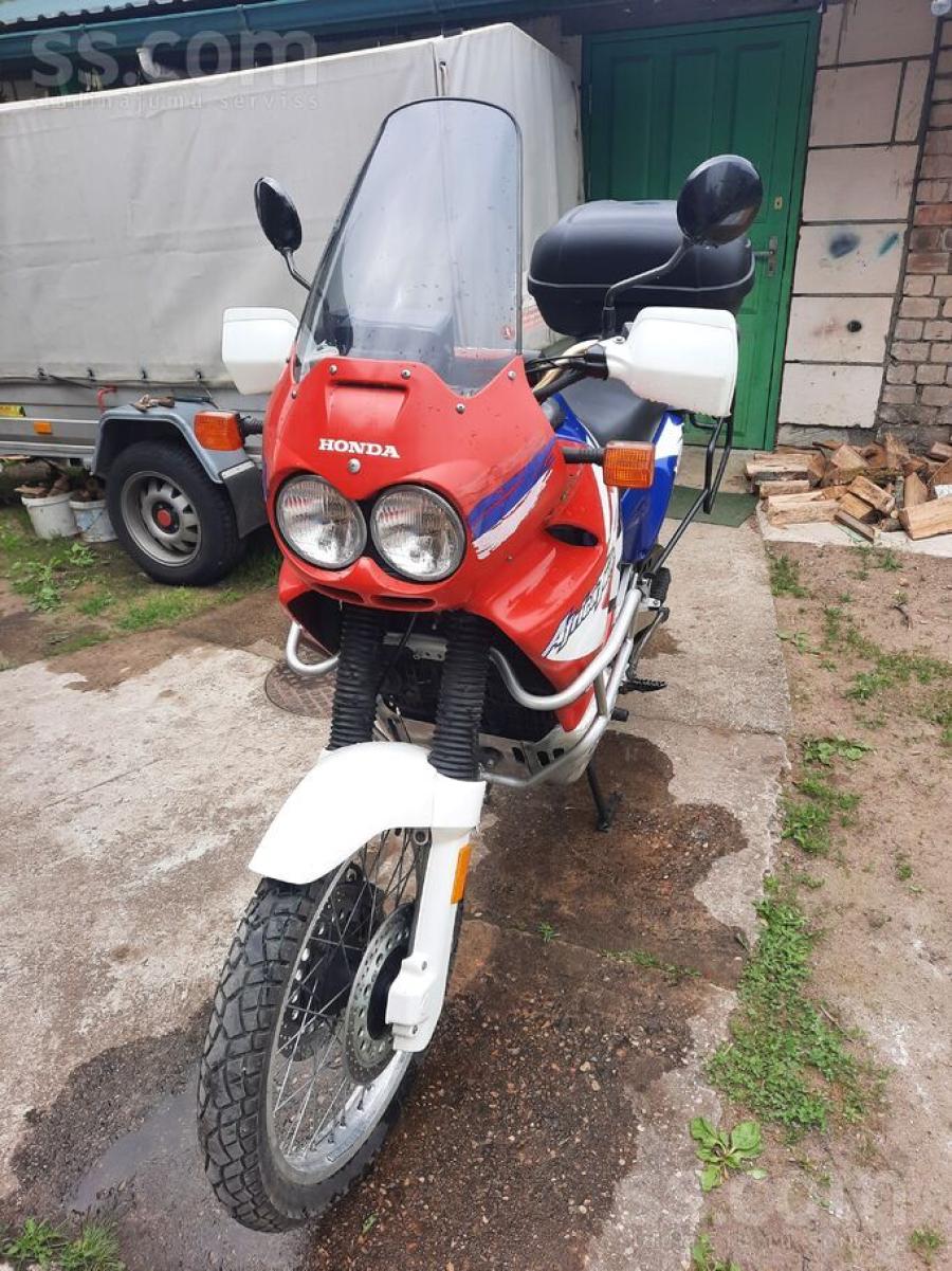 Хонда XRV 750 2003 в Даугавпилс, объемом двигателя 0.75 л и пробегом 0 тыс. км за 3850 €, фото 1 на AUTOMOTO.COM.LV