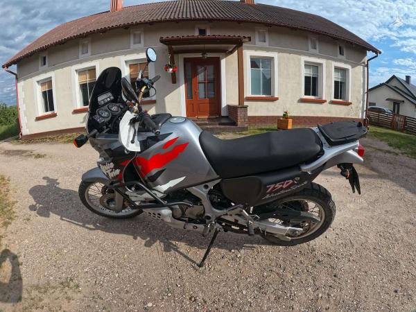 Grey Honda XRV 1996 in Pagegiai, with an engine capacity of 0.75 L and mileage of 50 thousand km for 3500 €, photo 1 on AUTOMOTO.COM.LV