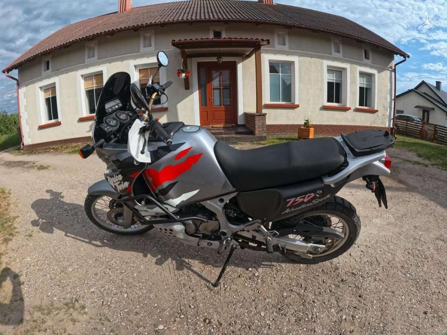 Grey Honda XRV 1996 in Pagegiai, with an engine capacity of 0.75 L and mileage of 50 thousand km for 3500 €, photo 1 on AUTOMOTO.COM.LV
