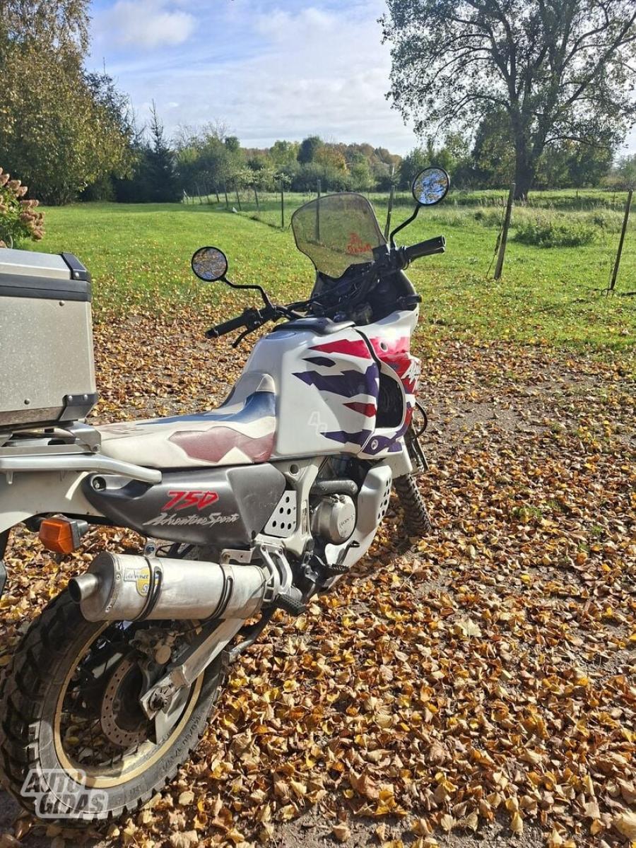 White Honda XRV 1998 in Anyksciai, with an engine capacity of 0.74 L and mileage of 52 thousand km for 3490 €, photo 4 on AUTOMOTO.COM.LV