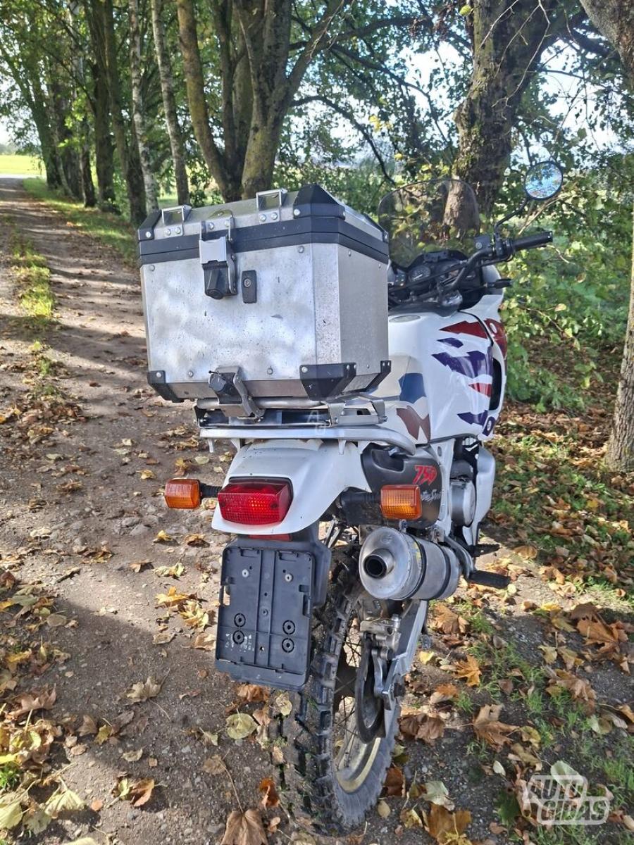 White Honda XRV 1998 in Anyksciai, with an engine capacity of 0.74 L and mileage of 52 thousand km for 3490 €, photo 6 on AUTOMOTO.COM.LV
