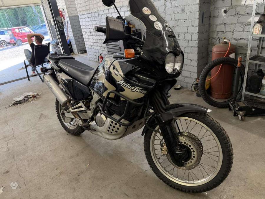 Dzeltens Honda XRV 2000 Marijampole, ar dzinēja tilpumu 0.75 L un nobraukumu 39 tūkst. km par 3600 €, foto 1 vietnē AUTOMOTO.COM.LV