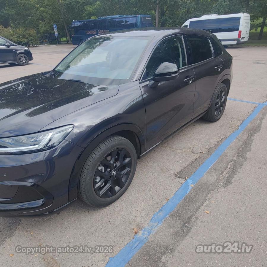 Черный Хонда ZR-V 2024 в Таллин, объемом двигателя 2.00 л и пробегом 14 тыс. км за 34900 €, фото 4 на AUTOMOTO.COM.LV