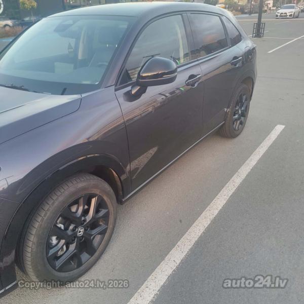 Черный Хонда ZR-V 2024 в Таллин, объемом двигателя 2.00 л и пробегом 14 тыс. км за 34900 €, фото 8 на AUTOMOTO.COM.LV