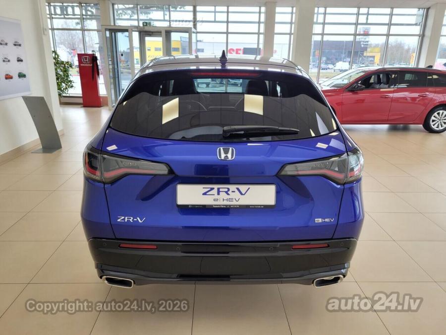 Zils Honda ZR-V 2024 Pērnava, ar dzinēja tilpumu 2.00 L un nobraukumu 7 tūkst. km par 35802 €, foto 5 vietnē AUTOMOTO.COM.LV