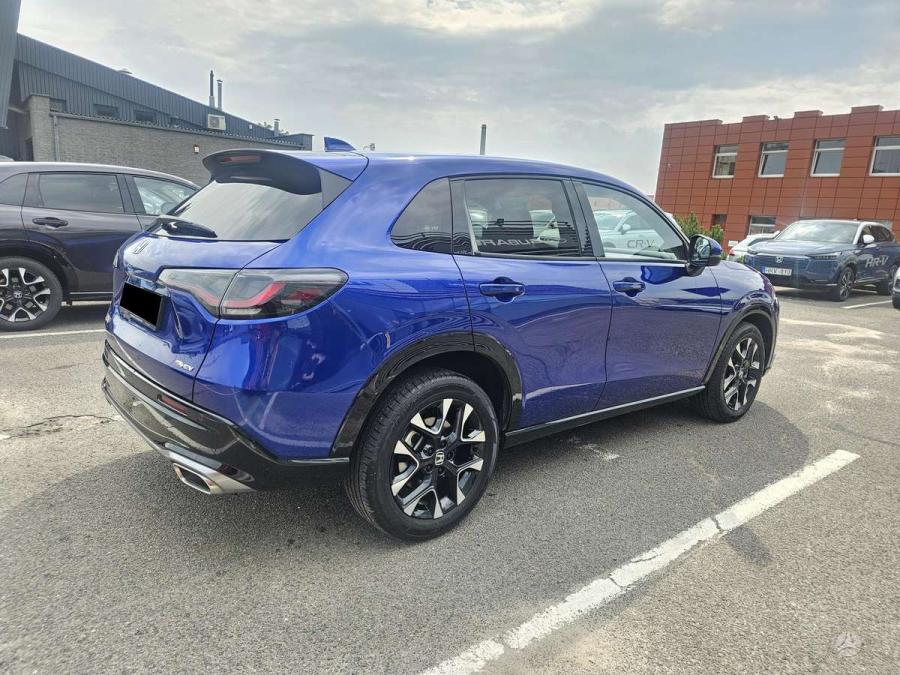 Zils Honda ZR-V 2025 Viļņa, ar dzinēja tilpumu 1.99 L un nobraukumu 28 tūkst. km par 33890 €, foto 4 vietnē AUTOMOTO.COM.LV
