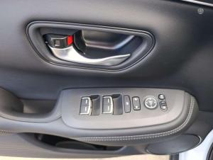 Белый Хонда ZR-V 2025 в Вильнюс, объемом двигателя 1.99 л и пробегом 14 тыс. км за 31990 €, фото 7 на AUTOMOTO.COM.LV