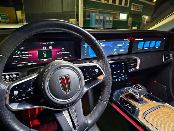 Melns Hongqi E-HS9 2022 Pelva, ar dzinēja tilpumu 0.80 L un nobraukumu 57 tūkst. km par 25000 €, foto 5 vietnē AUTOMOTO.COM.LV