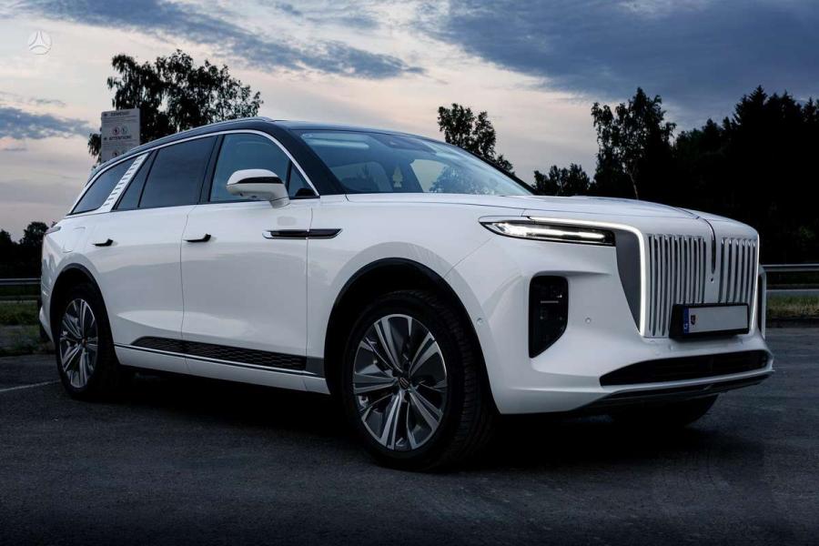 White Hongqi E-HS9 2024 in Siauliai, with an engine capacity of 0.00 L and mileage of 40 thousand km for 39900 €, photo 3 on AUTOMOTO.COM.LV