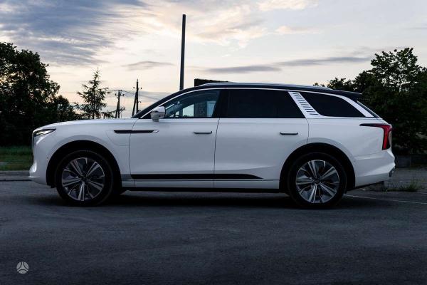White Hongqi E-HS9 2024 in Siauliai, with an engine capacity of 0.00 L and mileage of 40 thousand km for 39900 €, photo 3 on AUTOMOTO.COM.LV