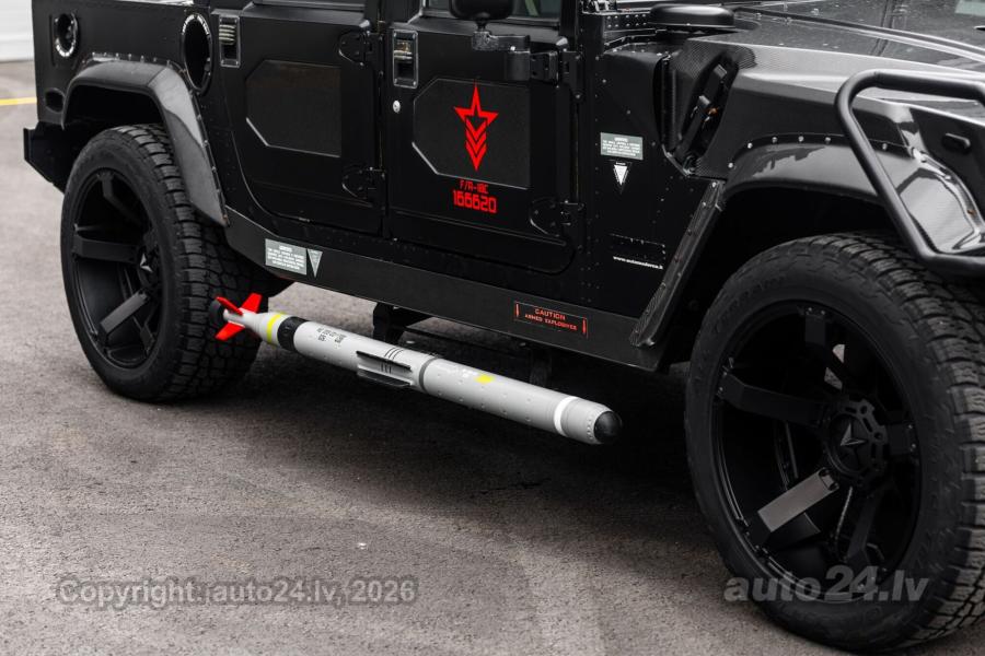 Black Hummer H1 2000 in Tallinn, with an engine capacity of 6.50 L and mileage of 61 thousand km for 110000 €, photo 5 on AUTOMOTO.COM.LV