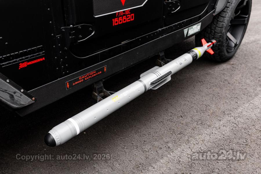 Black Hummer H1 2000 in Tallinn, with an engine capacity of 6.50 L and mileage of 61 thousand km for 110000 €, photo 11 on AUTOMOTO.COM.LV