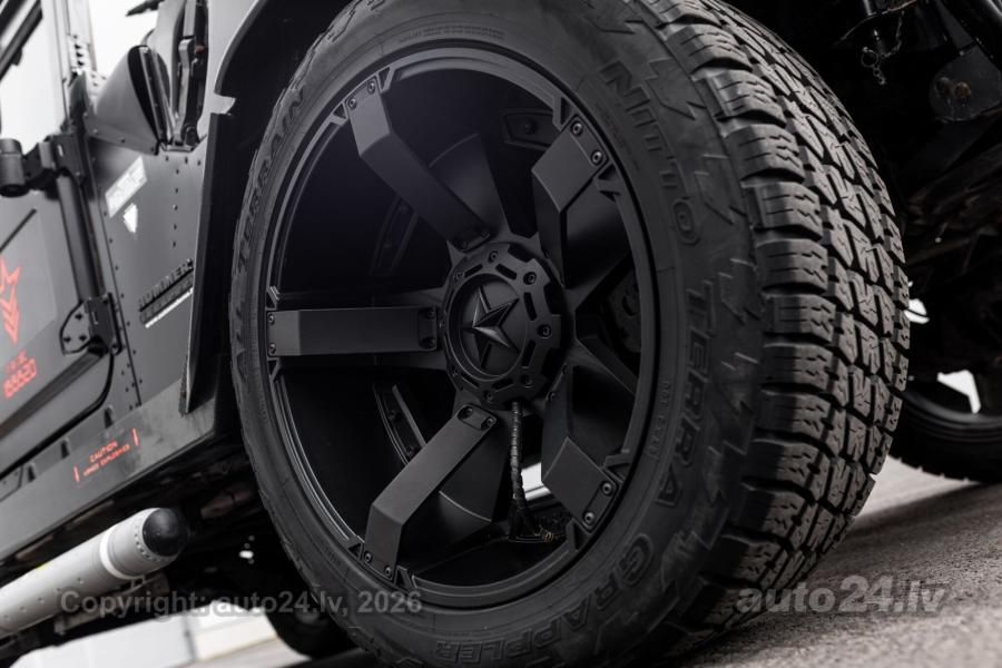 Black Hummer H1 2000 in Tallinn, with an engine capacity of 6.50 L and mileage of 61 thousand km for 110000 €, photo 12 on AUTOMOTO.COM.LV