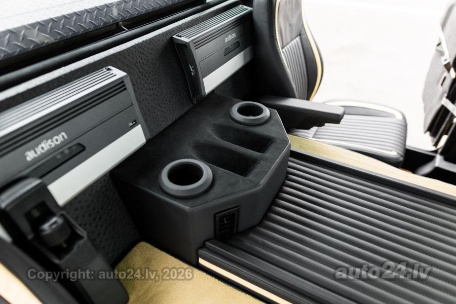 Black Hummer H1 2000 in Tallinn, with an engine capacity of 6.50 L and mileage of 61 thousand km for 110000 €, photo 25 on AUTOMOTO.COM.LV
