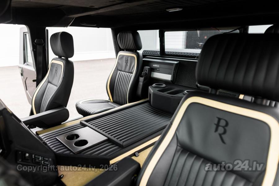 Black Hummer H1 2000 in Tallinn, with an engine capacity of 6.50 L and mileage of 61 thousand km for 110000 €, photo 26 on AUTOMOTO.COM.LV