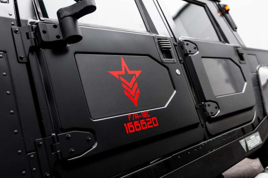 Black Hummer H1 2000 in Tallinn, with an engine capacity of 0.00 L and mileage of 62 thousand km for 110000 €, photo 12 on AUTOMOTO.COM.LV