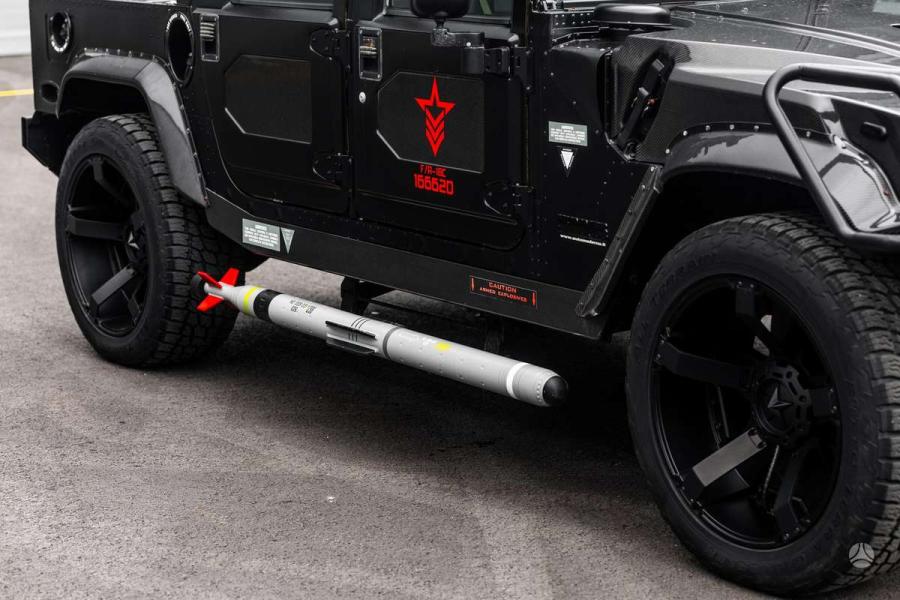 Black Hummer H1 2000 in Tallinn, with an engine capacity of 0.00 L and mileage of 62 thousand km for 110000 €, photo 15 on AUTOMOTO.COM.LV