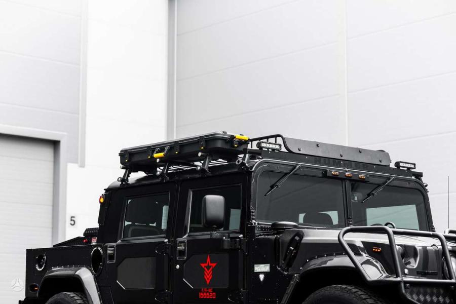 Black Hummer H1 2000 in Tallinn, with an engine capacity of 0.00 L and mileage of 62 thousand km for 110000 €, photo 19 on AUTOMOTO.COM.LV