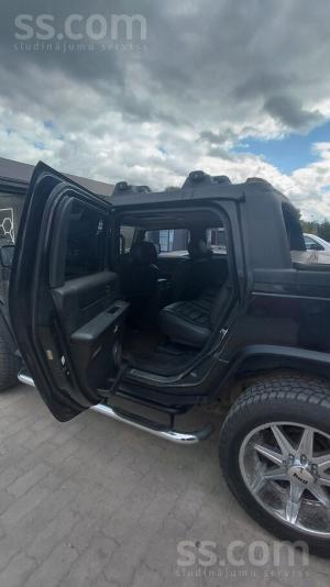 Black Hummer H2 2005 in Jelgava, with an engine capacity of 6.00 L and mileage of 119 thousand km for 18500 €, photo 7 on AUTOMOTO.COM.LV