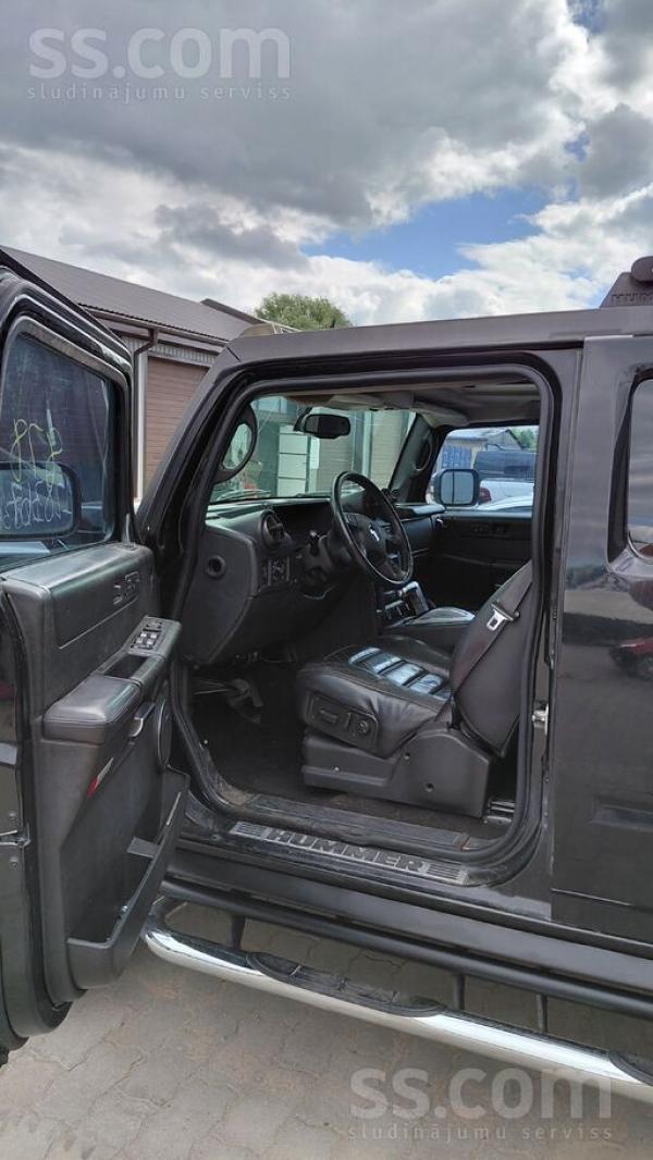Black Hummer H2 2005 in Jelgava, with an engine capacity of 6.00 L and mileage of 119 thousand km for 18500 €, photo 7 on AUTOMOTO.COM.LV