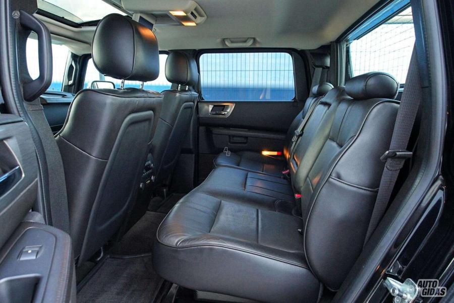 Black Hummer H2 2008 in Kaunas, with an engine capacity of 6.20 L and mileage of 114 thousand km for 54950 €, photo 34 on AUTOMOTO.COM.LV