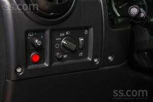 Blue Hummer H2 2004 in Riga, with an engine capacity of 6.00 L and mileage of 163 thousand km for 25000 €, photo 10 on AUTOMOTO.COM.LV