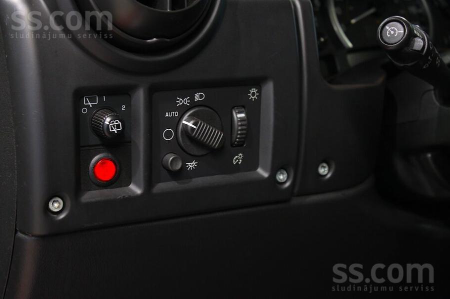 Blue Hummer H2 2004 in Riga, with an engine capacity of 6.00 L and mileage of 163 thousand km for 25000 €, photo 10 on AUTOMOTO.COM.LV