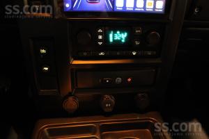 Blue Hummer H2 2004 in Riga, with an engine capacity of 6.00 L and mileage of 163 thousand km for 25000 €, photo 18 on AUTOMOTO.COM.LV
