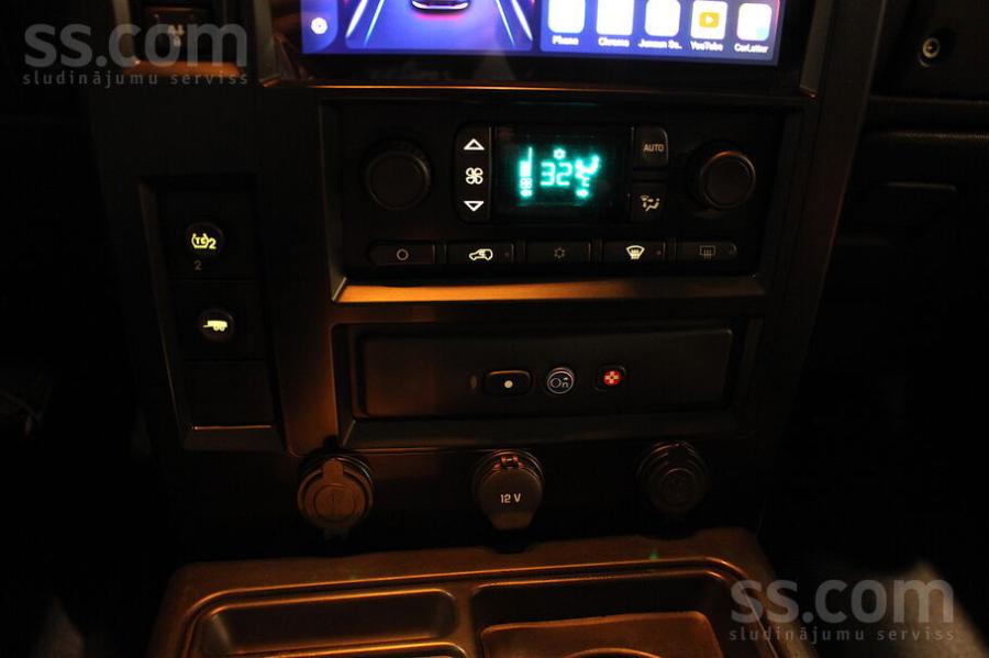 Blue Hummer H2 2004 in Riga, with an engine capacity of 6.00 L and mileage of 163 thousand km for 25000 €, photo 18 on AUTOMOTO.COM.LV