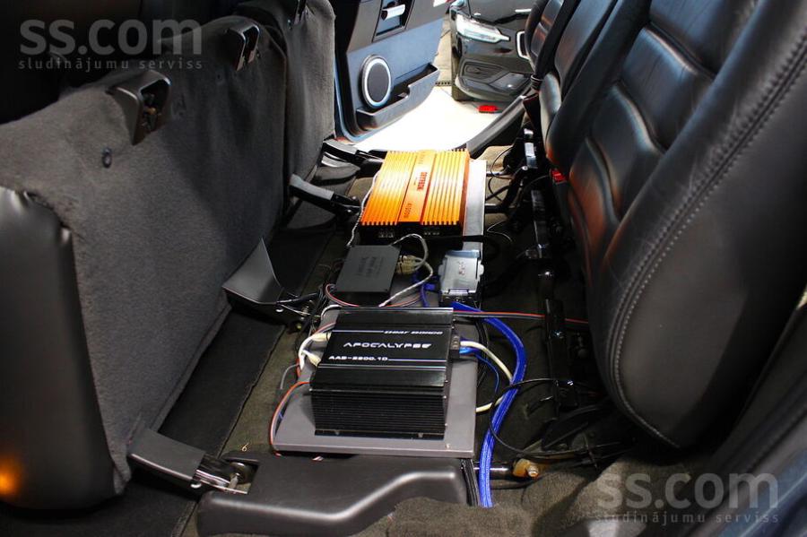 Blue Hummer H2 2004 in Riga, with an engine capacity of 6.00 L and mileage of 163 thousand km for 25000 €, photo 25 on AUTOMOTO.COM.LV
