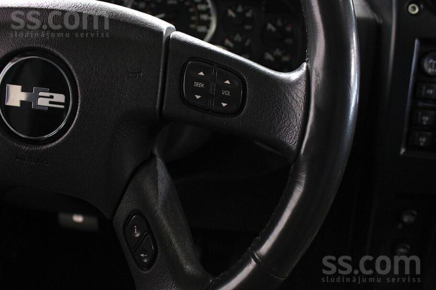 Blue Hummer H2 2004 in Riga, with an engine capacity of 6.00 L and mileage of 163 thousand km for 25000 €, photo 28 on AUTOMOTO.COM.LV