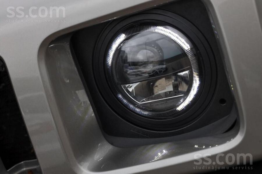Brown Hummer H2 2010 in Riga, with an engine capacity of 6.20 L and mileage of 0 thousand km for 29995 €, photo 4 on AUTOMOTO.COM.LV