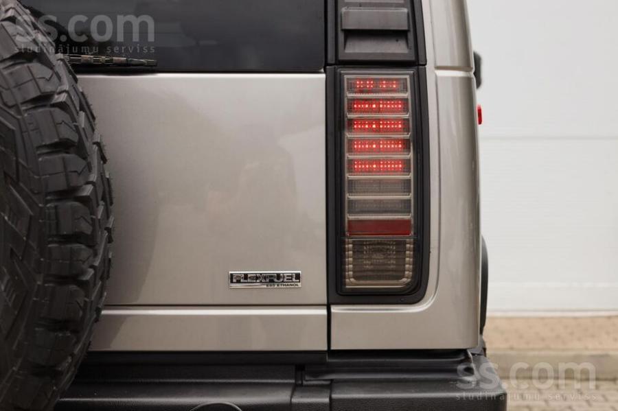 Brown Hummer H2 2010 in Riga, with an engine capacity of 6.20 L and mileage of 0 thousand km for 29995 €, photo 10 on AUTOMOTO.COM.LV