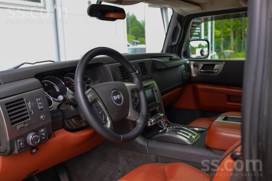 Brown Hummer H2 2010 in Riga, with an engine capacity of 6.20 L and mileage of 0 thousand km for 29995 €, photo 13 on AUTOMOTO.COM.LV