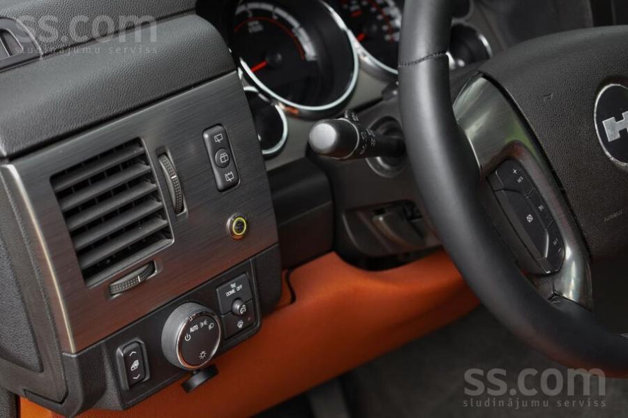 Brown Hummer H2 2010 in Riga, with an engine capacity of 6.20 L and mileage of 0 thousand km for 29995 €, photo 14 on AUTOMOTO.COM.LV
