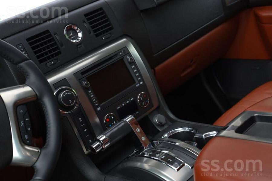 Brown Hummer H2 2010 in Riga, with an engine capacity of 6.20 L and mileage of 0 thousand km for 29995 €, photo 18 on AUTOMOTO.COM.LV
