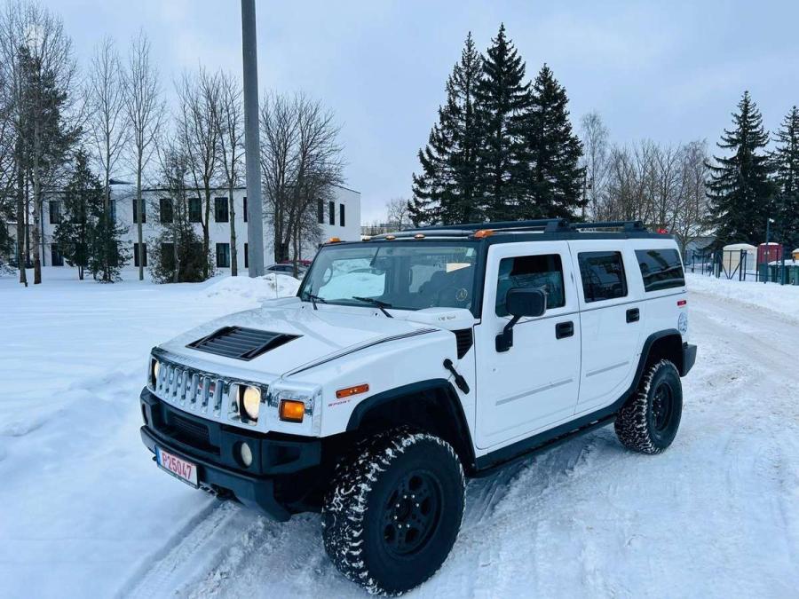 White Hummer H2 2004 in Siauliai, with an engine capacity of 6.00 L and mileage of 366 thousand km for 9999 €, photo 1 on AUTOMOTO.COM.LV