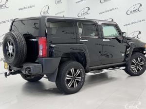 Black Hummer H3 2005 in Vilnius, with an engine capacity of 3.47 L and mileage of 178 thousand km for 12900 €, photo 4 on AUTOMOTO.COM.LV