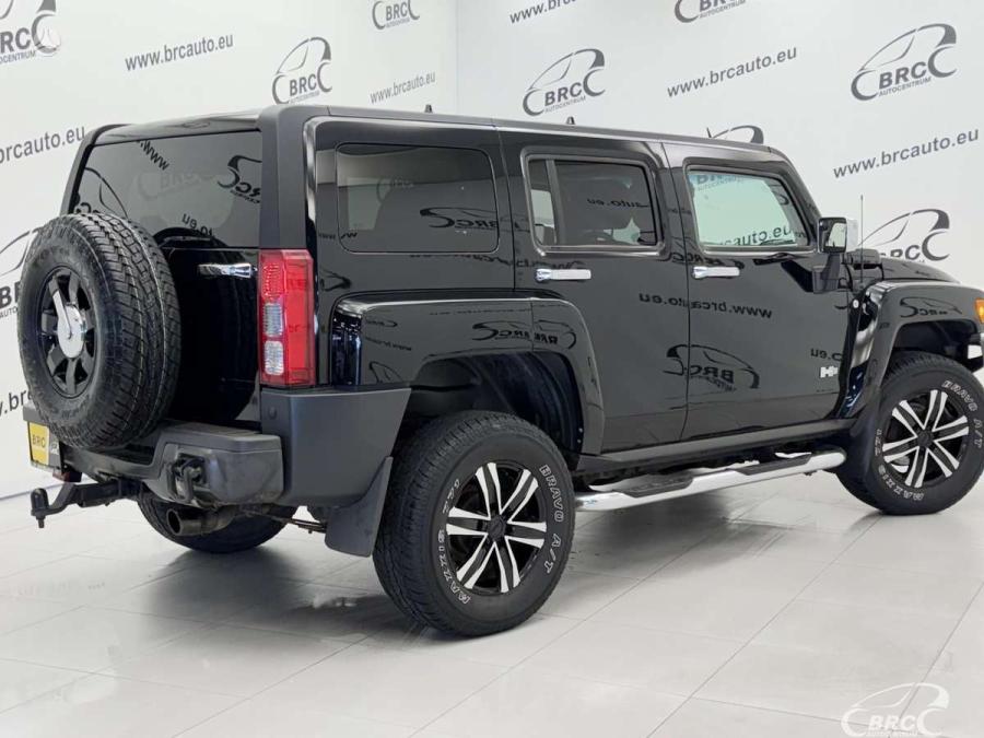 Black Hummer H3 2005 in Vilnius, with an engine capacity of 3.47 L and mileage of 178 thousand km for 12900 €, photo 4 on AUTOMOTO.COM.LV